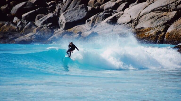 Learning to Surf: A Beginners Guide to Surfing Mastery - Rapture Surfcamps